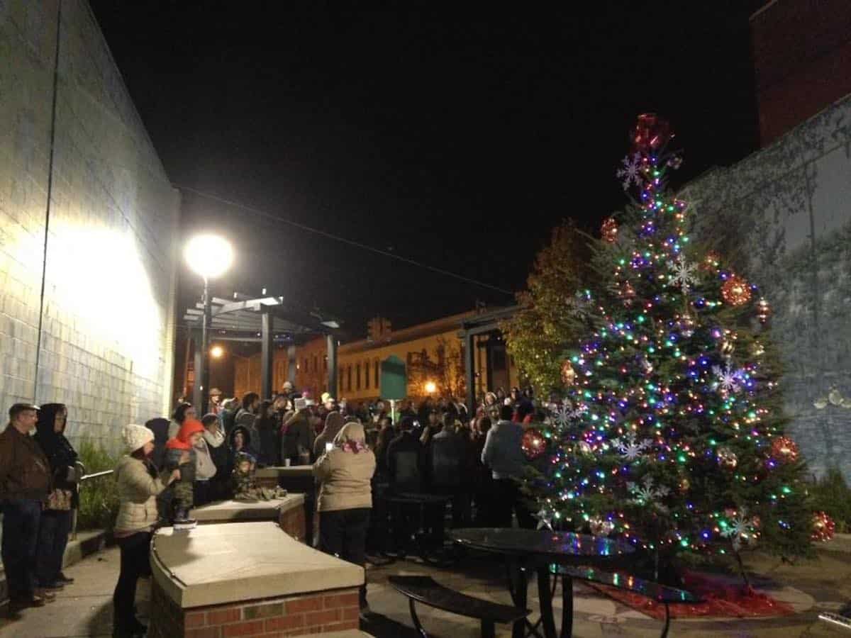 Festivities Set for Christmas Around Town in Downtown Three Rivers ...